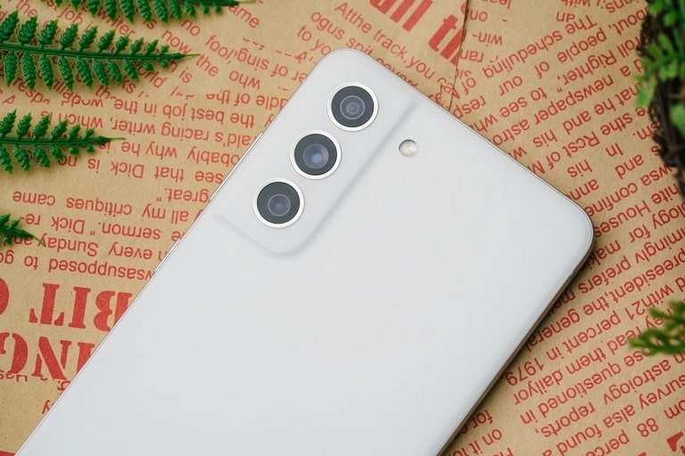 Galaxy S21 FE trở thành 'món hời' sau hơn 1 năm mở bán